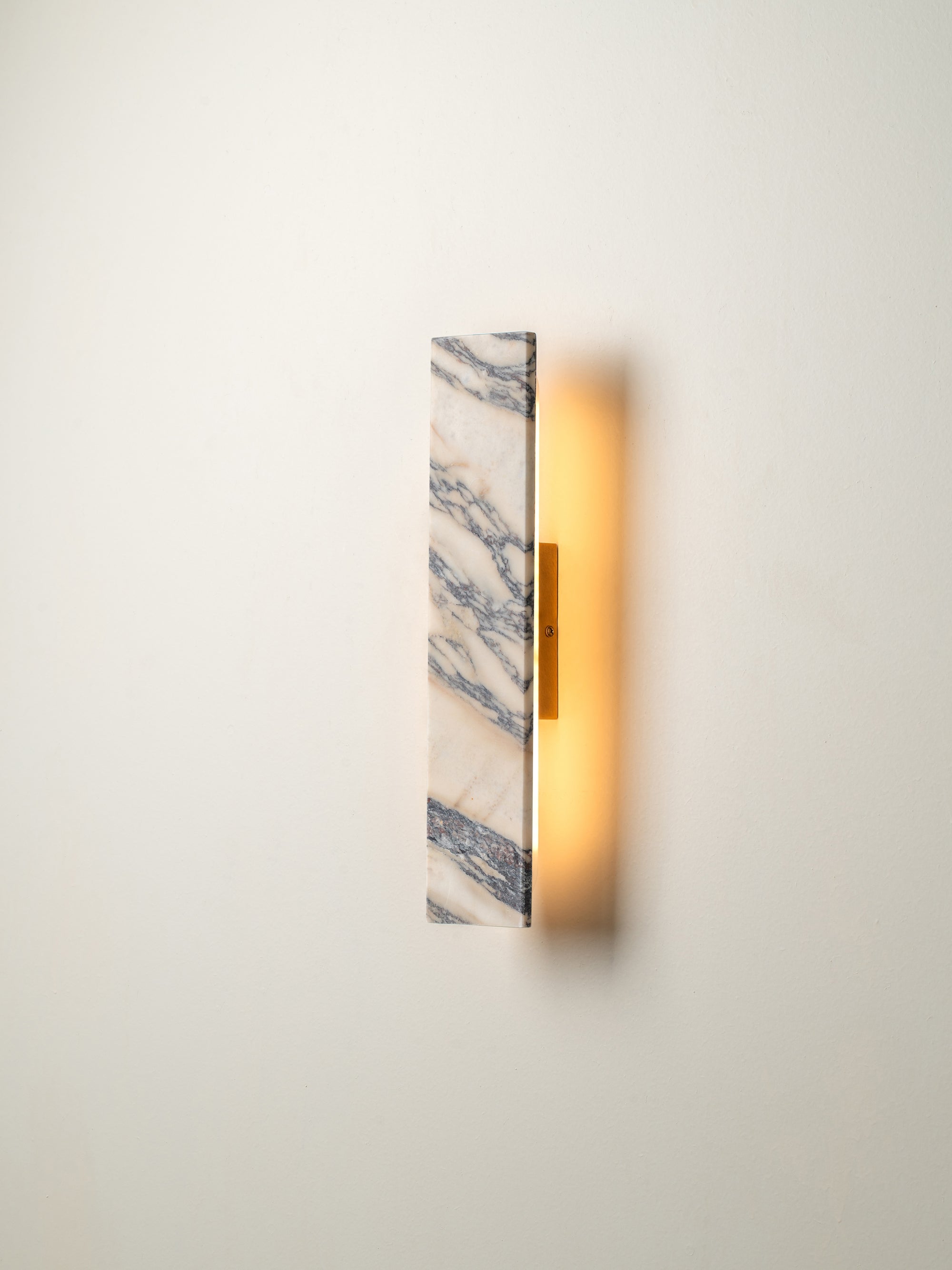 Canti - Calacatta Viola marble and aged brass rectangular wall light