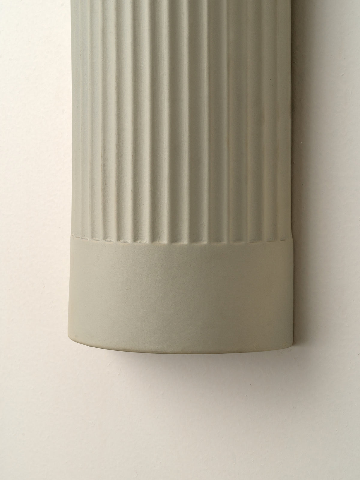 Enza - warm white ribbed ceramic wall light