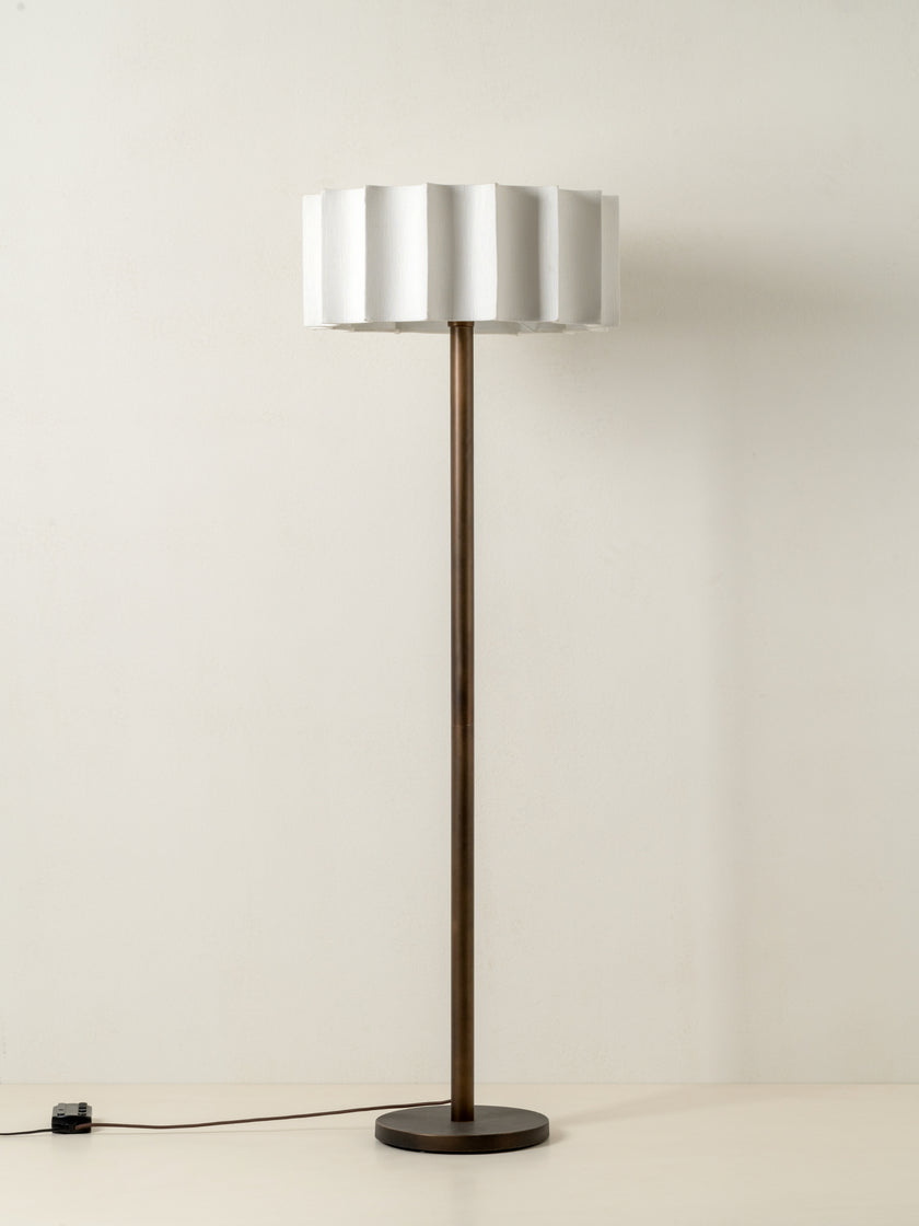 Viotti - white inverted scallop linen lampshade